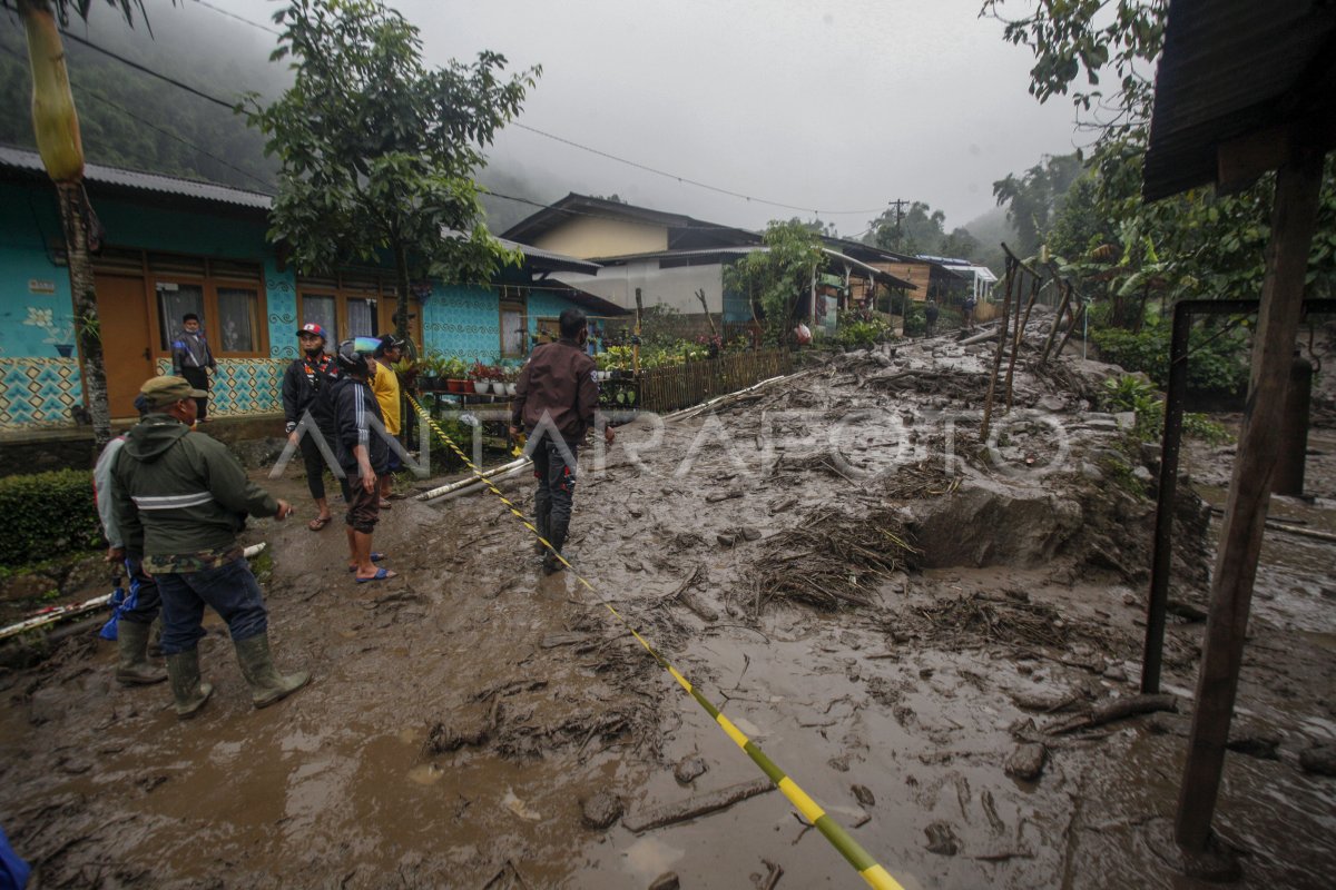 BANJIR BANDANG DI PUNCAK BOGOR | ANTARA Foto