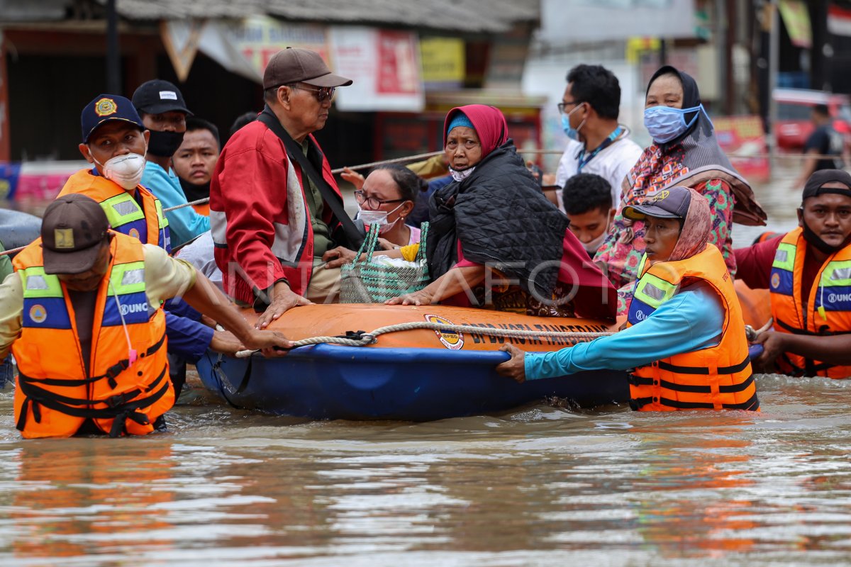 BANJIR DI CILEDUG INDAH | ANTARA Foto