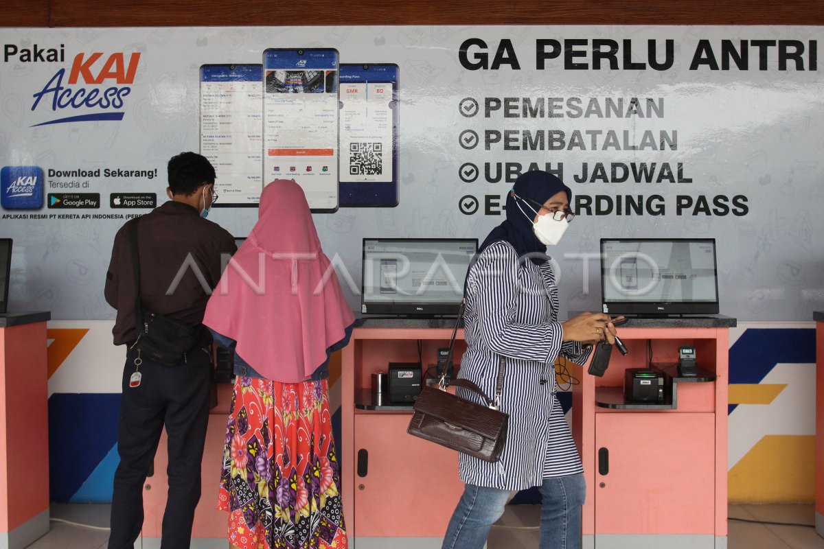 PEMBATALAN PERJALANAN KERETA API AKIBAT BANJIR | ANTARA Foto PEMBATALAN PERJALANAN KERETA API AKIBAT BANJIR | ANTARA Foto