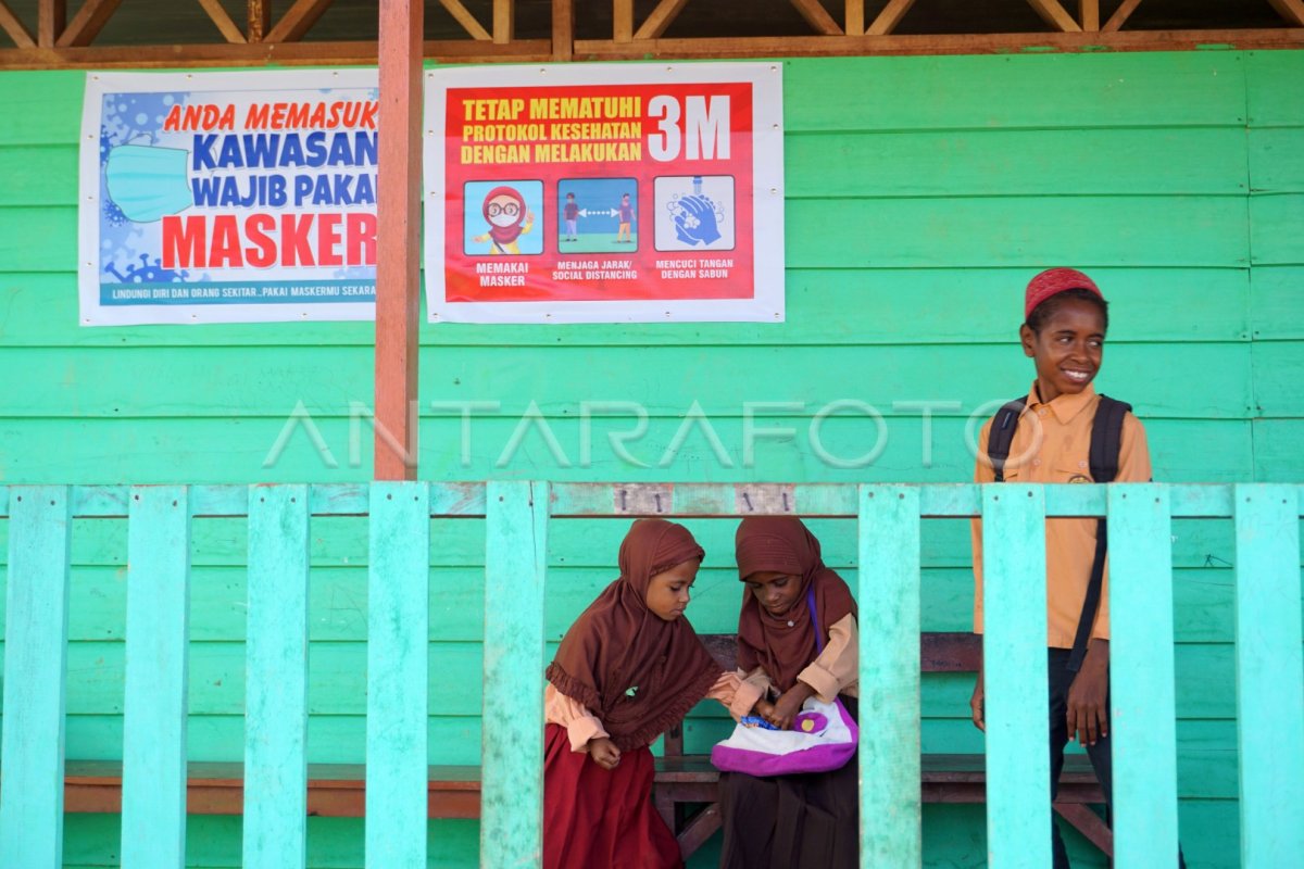 PAPUA BARAT MULAI GELAR PEMBELAJARAN TATAP MUKA | ANTARA Foto