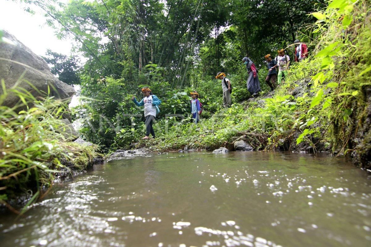 JELAJAH RIMBA KAMPUNG BATARA | ANTARA Foto