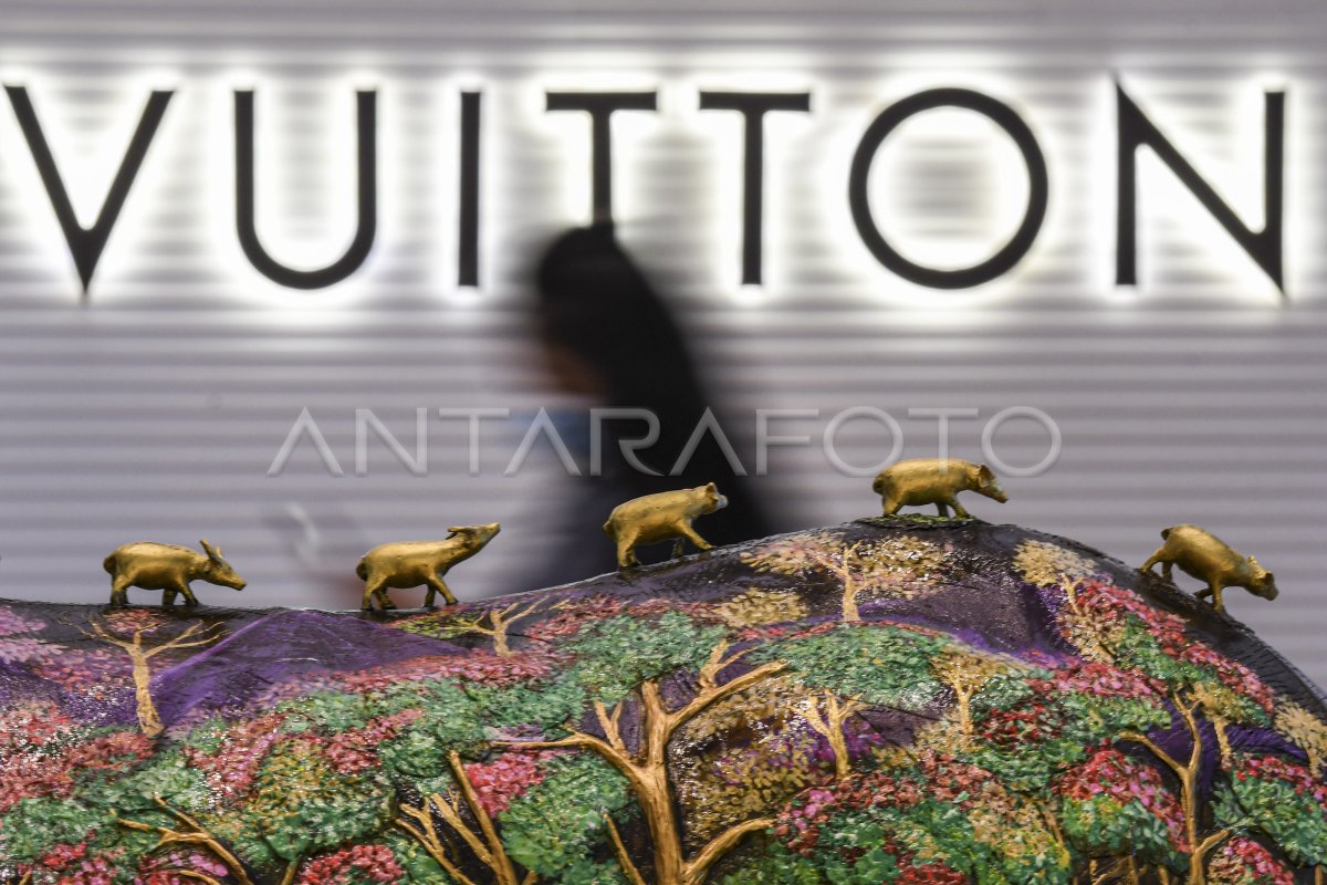 PAMERAN SENI YANG TIDAK PERNAH PUDAR | ANTARA Foto PAMERAN SENI YANG TIDAK PERNAH PUDAR | ANTARA Foto
