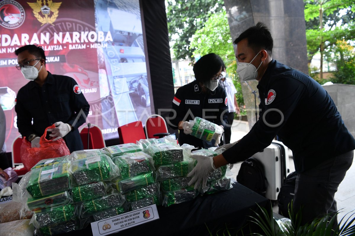 BARESKRIM DAN BEA CUKAI UNGKAP KASUS NARKOBA LINTAS NEGARA | ANTARA Foto