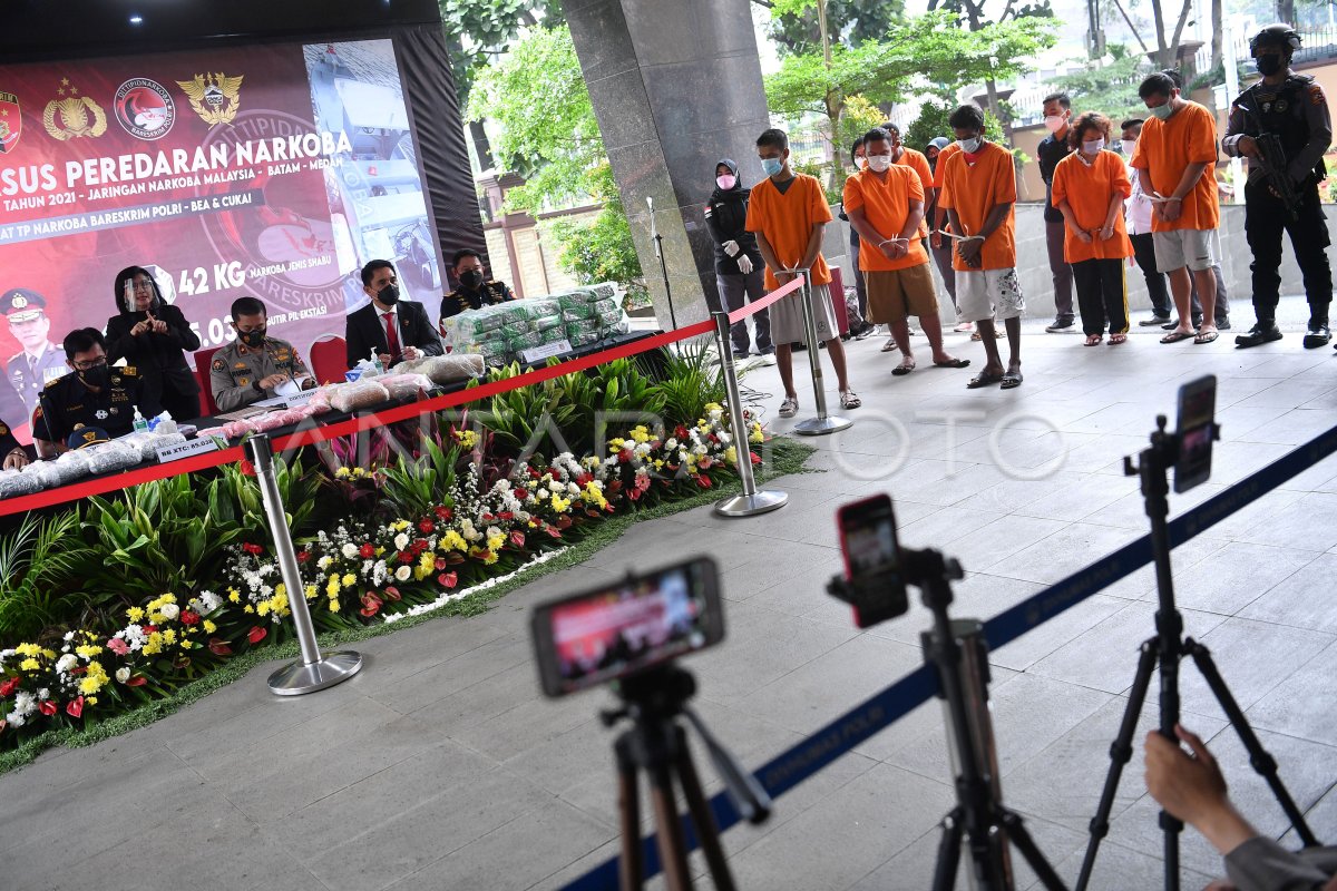 BARESKRIM DAN BEA CUKAI UNGKAP KASUS NARKOBA LINTAS NEGARA | ANTARA Foto