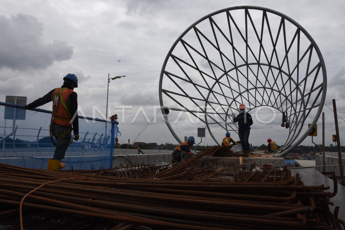 PEMBANGUNAN JPO LENTENG AGUNG | ANTARA Foto PEMBANGUNAN JPO LENTENG AGUNG | ANTARA Foto