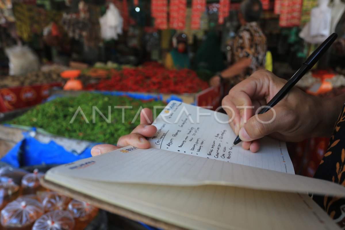 MONITORING HARGA SEMBAKO JELANG LEBARAN DI ACEH | ANTARA Foto