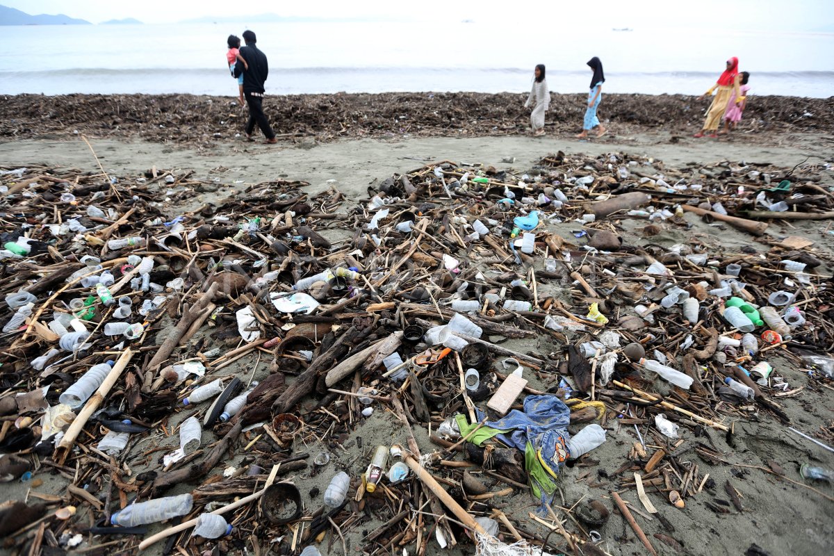 SAMPAH LAUT DI PESISIR PANTAI ACEH | ANTARA Foto SAMPAH LAUT DI PESISIR PANTAI ACEH | ANTARA Foto
