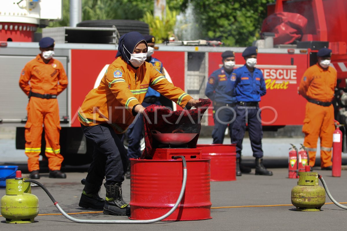 SOSIALISASI PENCEGAHAN DAN PENANGGULANGAN KEBAKARAN | ANTARA Foto
