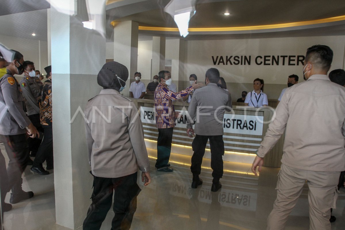 VAKSIN CENTER RS BHAYANGKARA PEKANBARU | ANTARA Foto