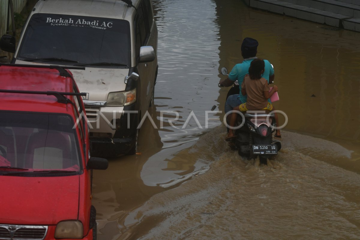 BANJIR AKIBAT LUAPAN SUNGAI PALU | ANTARA Foto BANJIR AKIBAT LUAPAN SUNGAI PALU | ANTARA Foto