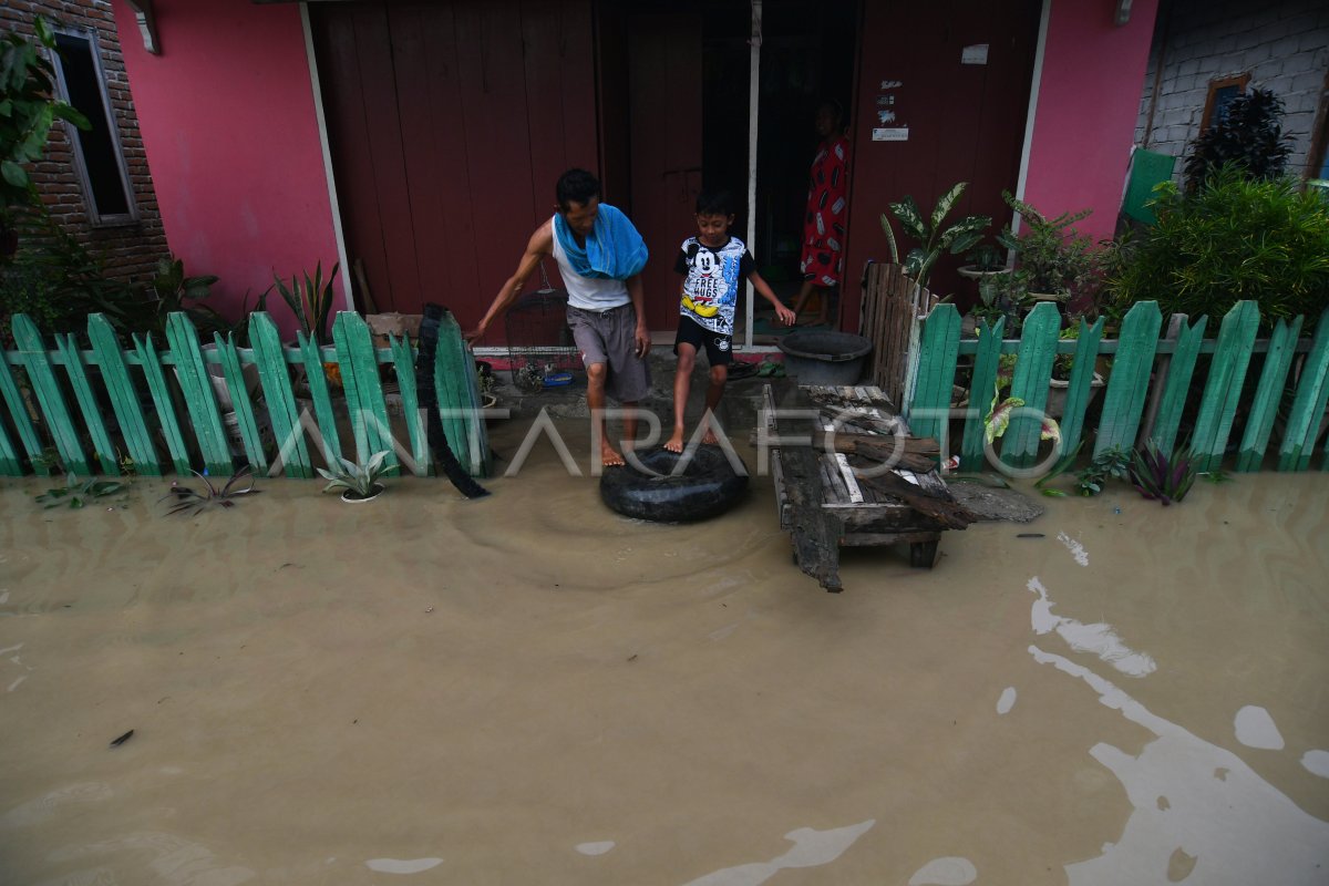 BANJIR AKIBAT LUAPAN SUNGAI PALU | ANTARA Foto