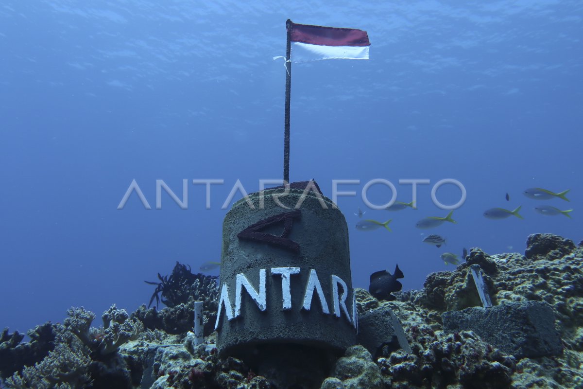 TUGU MERAH PUTIH ANTARA DI DASAR LAUT NATUNA | ANTARA Foto TUGU MERAH PUTIH ANTARA DI DASAR LAUT NATUNA | ANTARA Foto