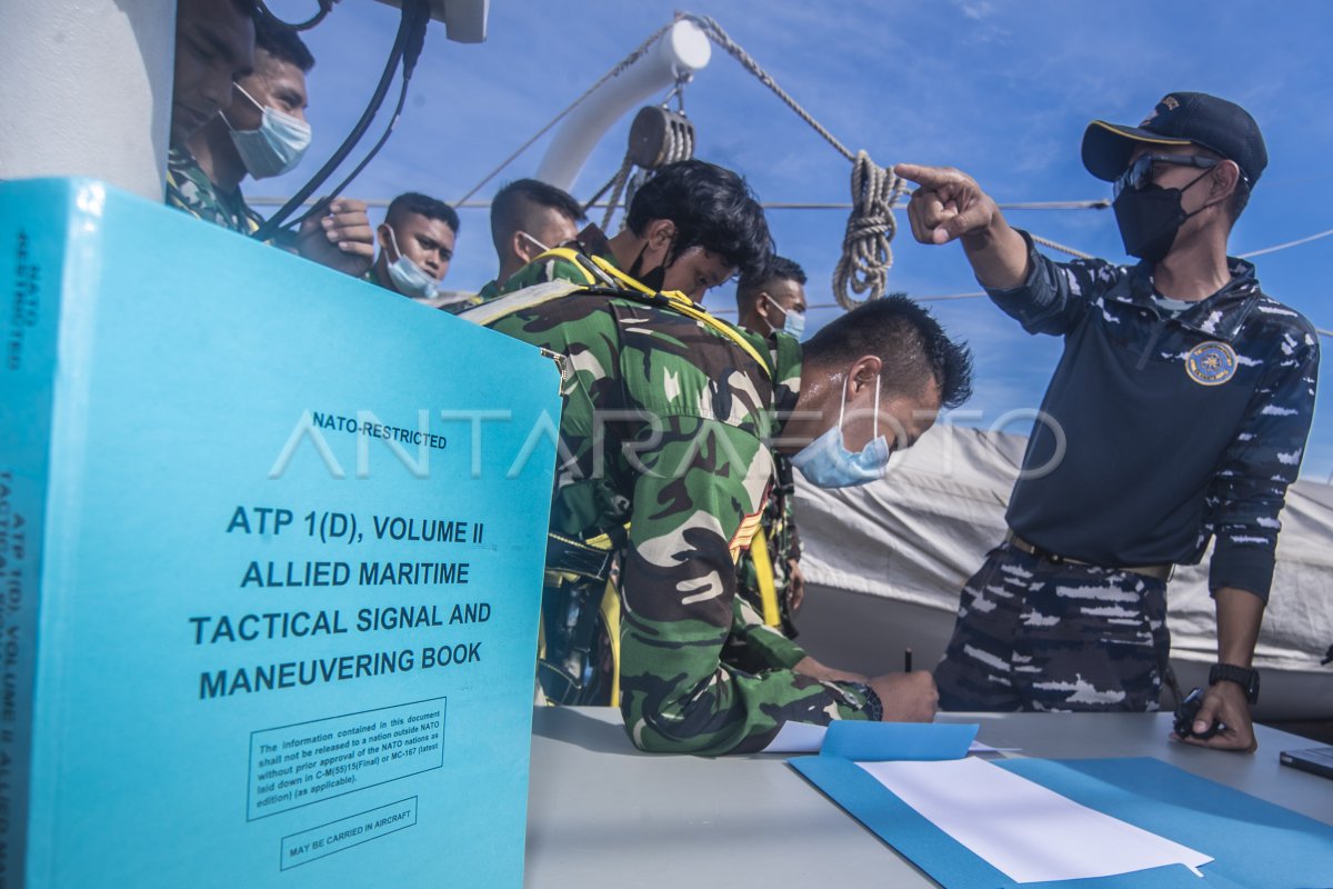UJI KETANGKASAN DAN ISYARAT KOMUNIKASI TAKTIS | ANTARA Foto UJI KETANGKASAN DAN ISYARAT KOMUNIKASI TAKTIS | ANTARA Foto
