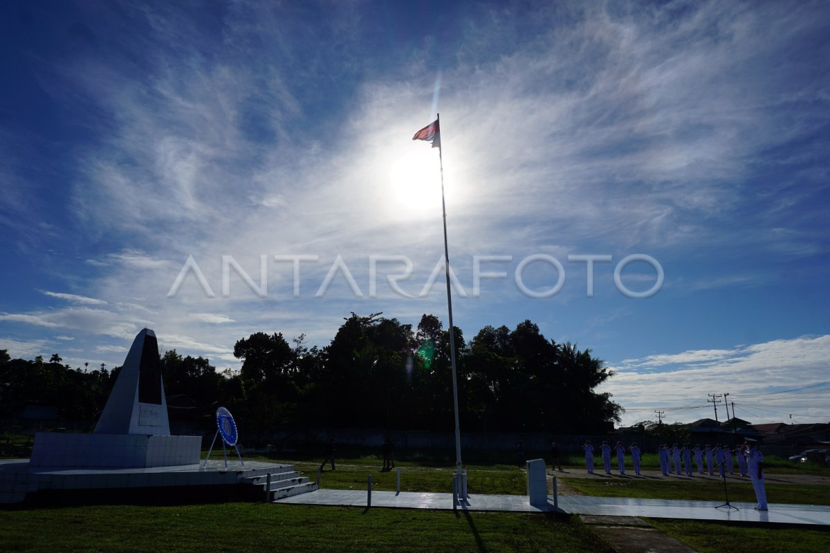 ZIARAH MAKAM PERINGATI HUT TNI AL KE-76 | ANTARA Foto