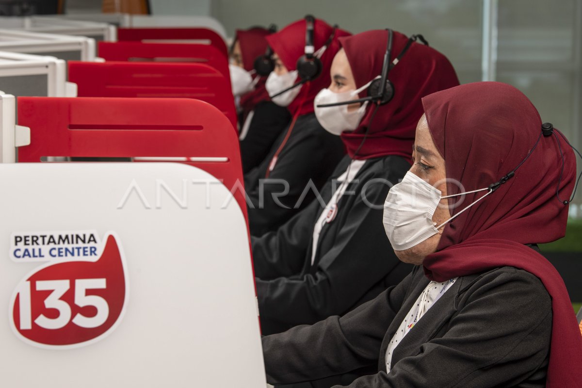 PELAYANAN PERTAMINA CALL CENTER 135 | ANTARA Foto