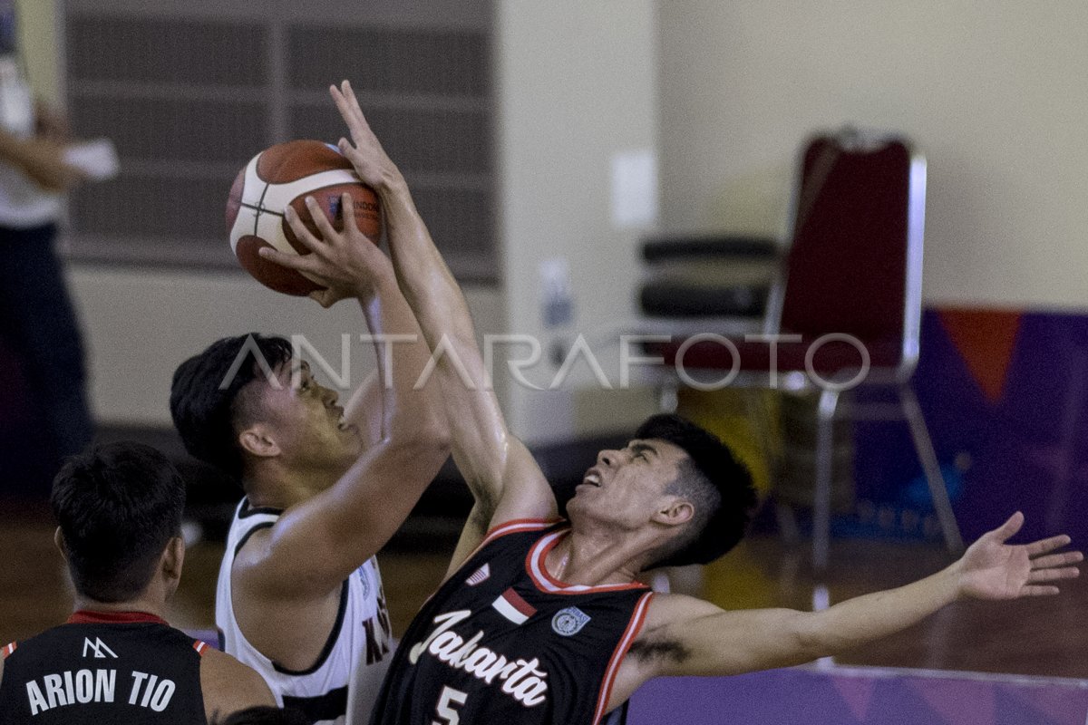 BASKET PUTRA JAKARTA KALAHKAN BASKET PUTRA KALSEL | ANTARA Foto