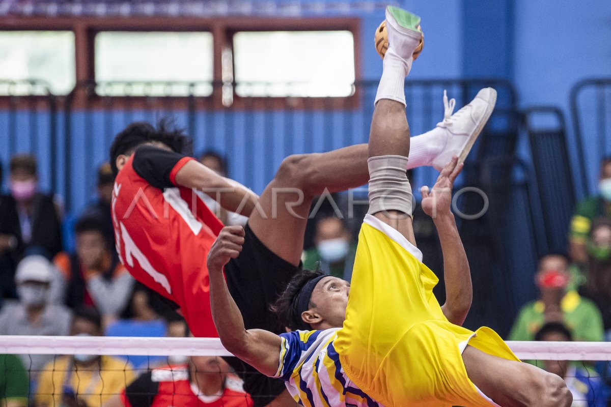 SEPAK TAKRAW JATIM PUTRA RAIH MEDALI EMAS GANDA PUTRA BEREGU | ANTARA Foto
