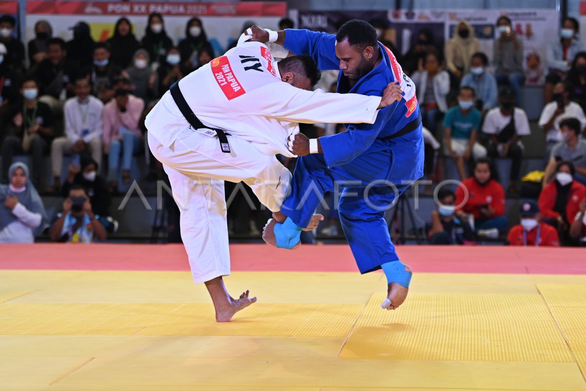 PAPUA REBUT PERUNGGU -100 KG JUDO PON PAPUA | ANTARA Foto