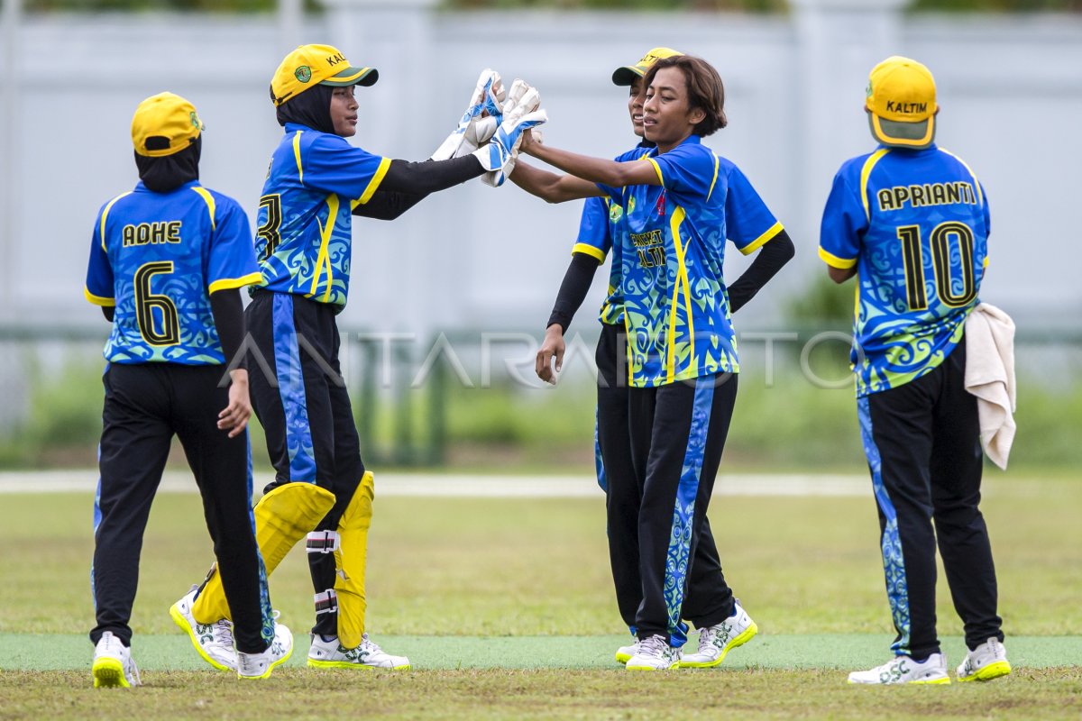 TIM KRIKET PUTRI BALI RAIH MEDALI EMAS T20 PON PAPUA | ANTARA Foto