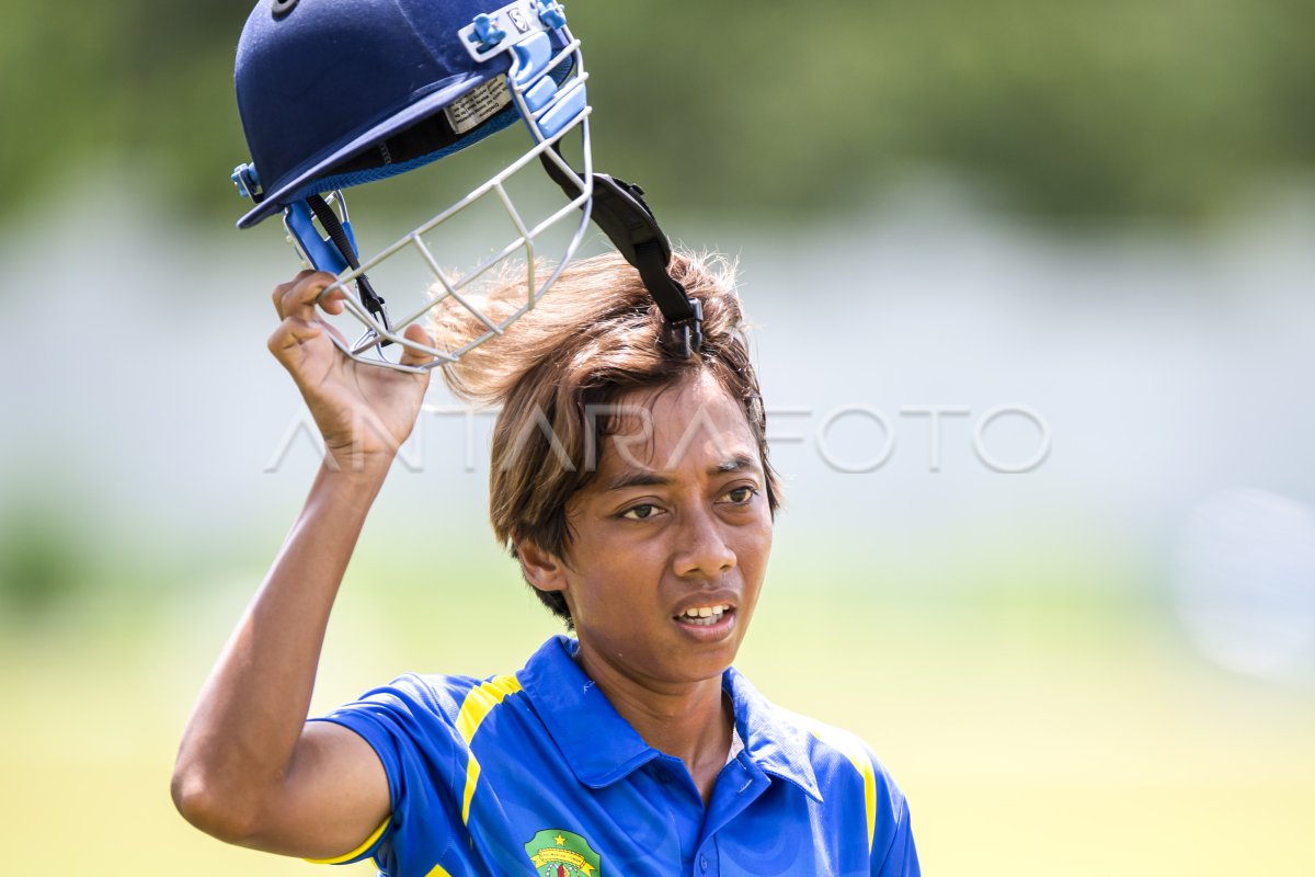 TIM KRIKET PUTRI BALI RAIH MEDALI EMAS T20 PON PAPUA | ANTARA Foto