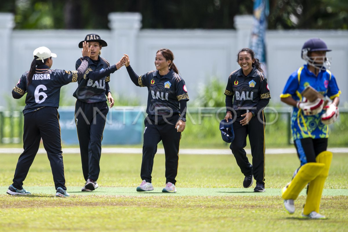 TIM KRIKET PUTRI BALI RAIH MEDALI EMAS T20 PON PAPUA | ANTARA Foto