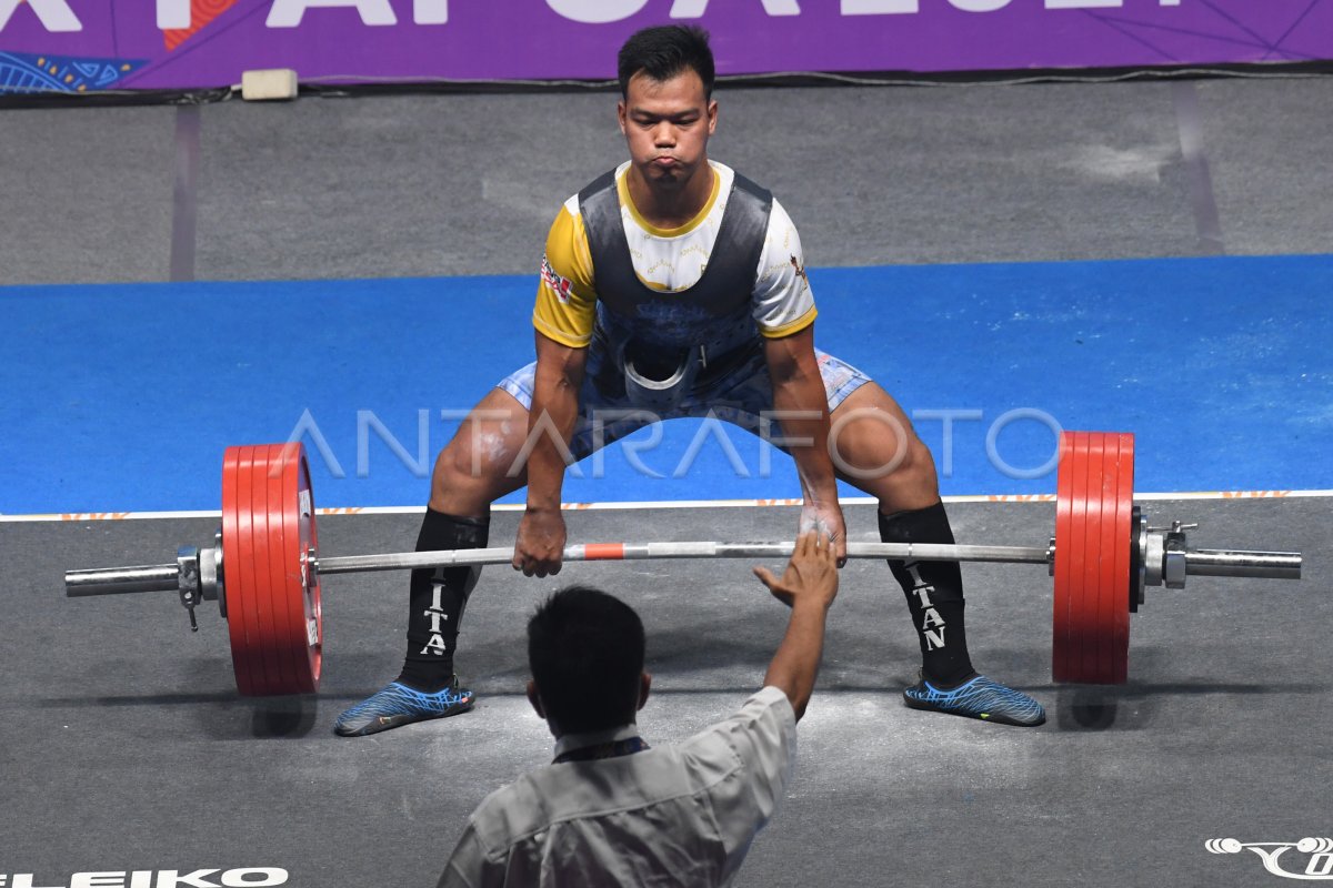 LAMPUNG RAIH EMAS ANGKAT BERAT 66KG PON PAPUA | ANTARA Foto
