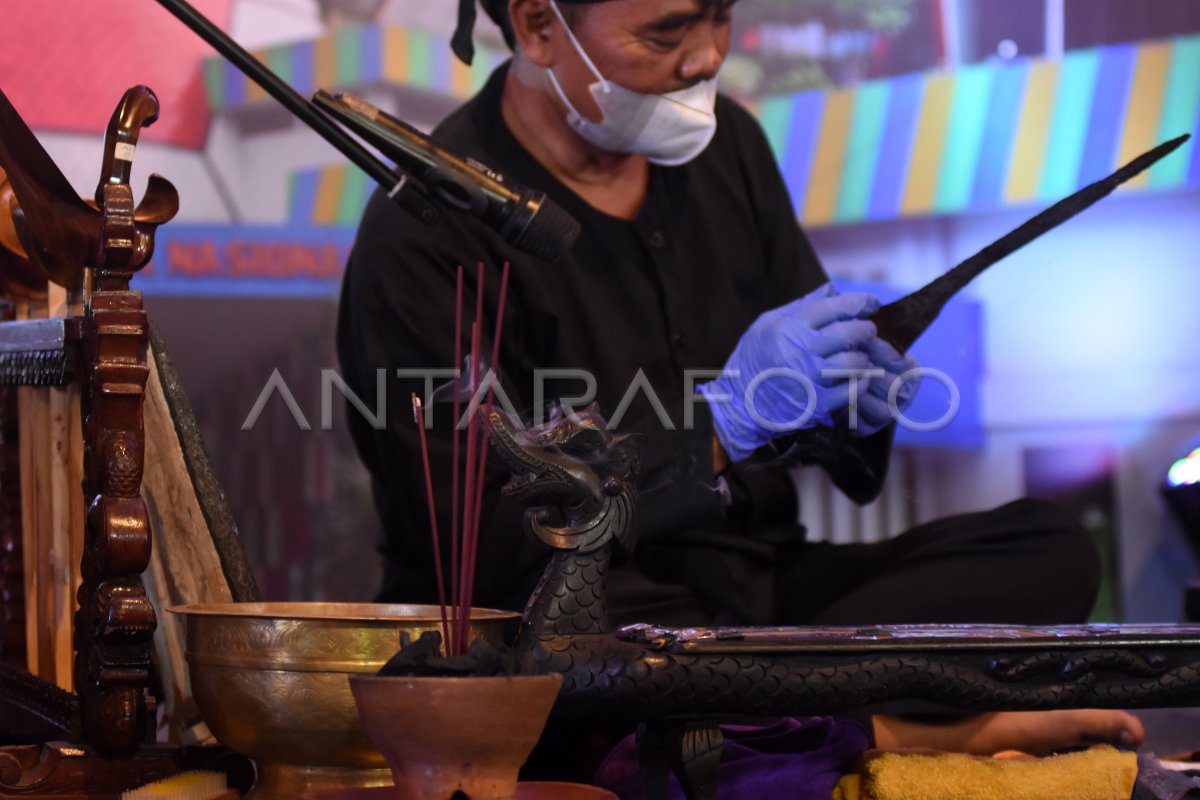 JAMASAN KERIS DI MUSEUM PUSAKA TMII | ANTARA Foto