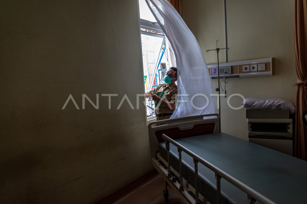DAMPAK GEMPA BUMI DI RSUD AMBARAWA | ANTARA Foto DAMPAK GEMPA BUMI DI RSUD AMBARAWA | ANTARA Foto