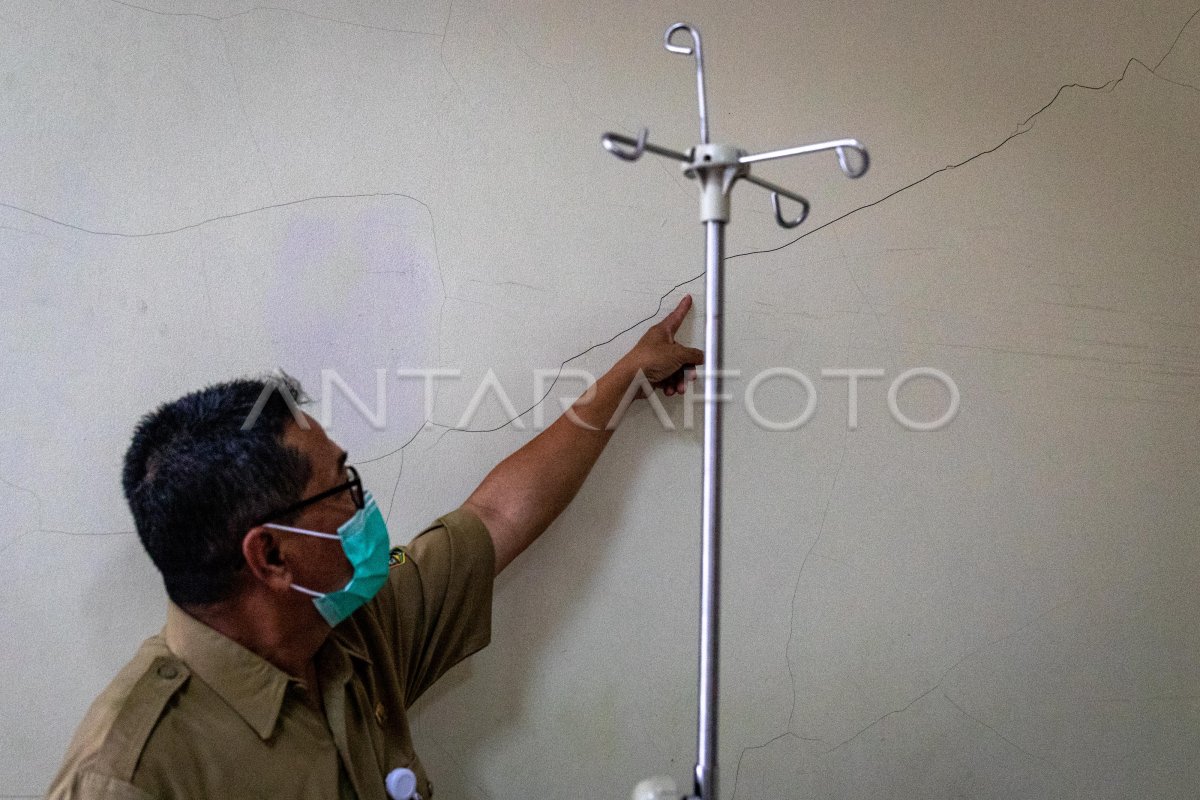 DAMPAK GEMPA BUMI DI RSUD AMBARAWA | ANTARA Foto DAMPAK GEMPA BUMI DI RSUD AMBARAWA | ANTARA Foto
