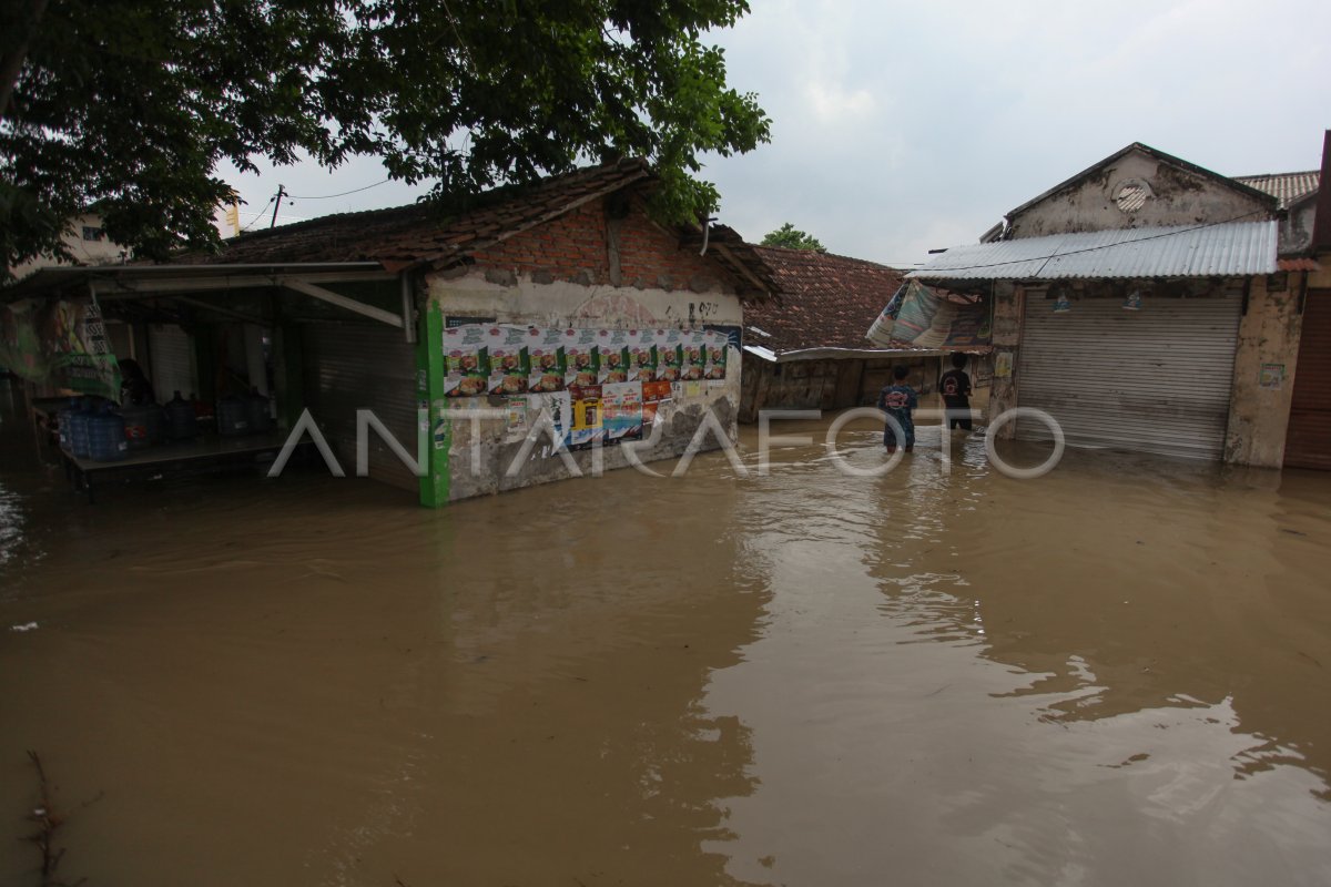 BANJIR DI GRESIK | ANTARA Foto BANJIR DI GRESIK | ANTARA Foto