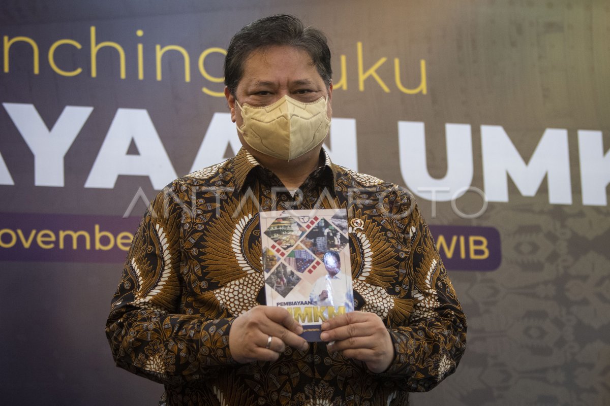 MENKO PEREKONOMIAN LUNCURKAN BUKU PEMBIAYAAN UMKM | ANTARA Foto