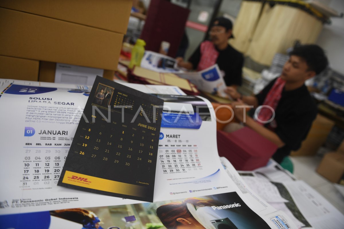 PERMINTAAN CETAK KALENDER MENJELANG PERGANTIAN TAHUN | ANTARA Foto PERMINTAAN CETAK KALENDER MENJELANG PERGANTIAN TAHUN | ANTARA Foto