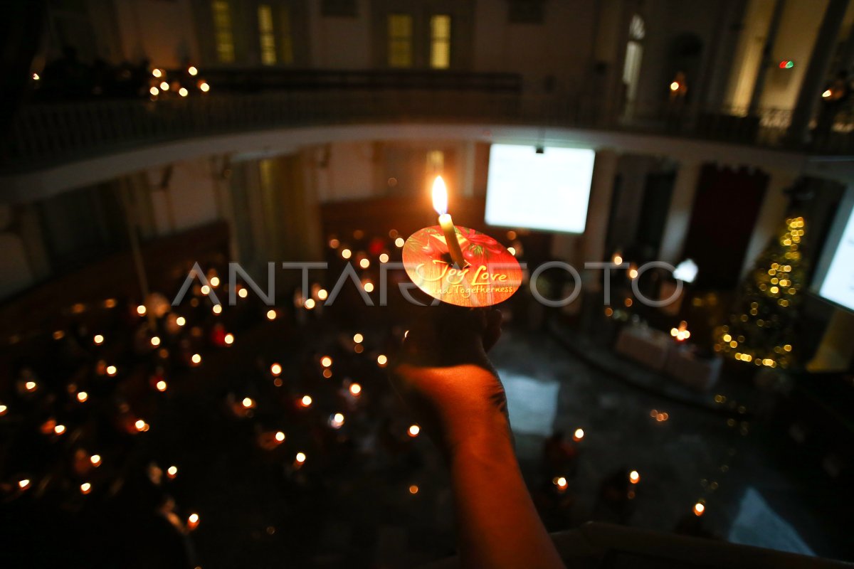 IBADAH MALAM NATAL GEREJA IMMANUEL JAKARTA | ANTARA Foto