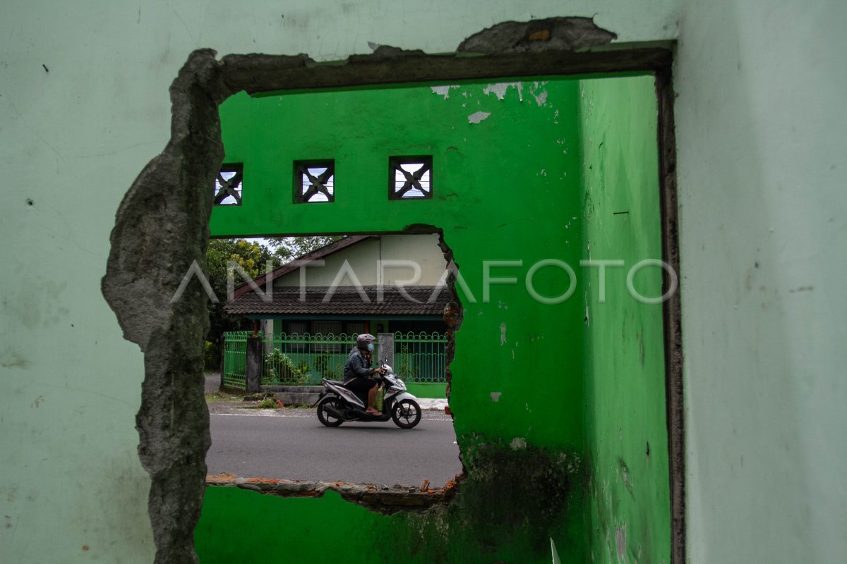 PEMBEBASAN LAHAN PEMBANGUNAN TOL YOGYAKARTA SOLO | ANTARA Foto PEMBEBASAN LAHAN PEMBANGUNAN TOL YOGYAKARTA SOLO | ANTARA Foto