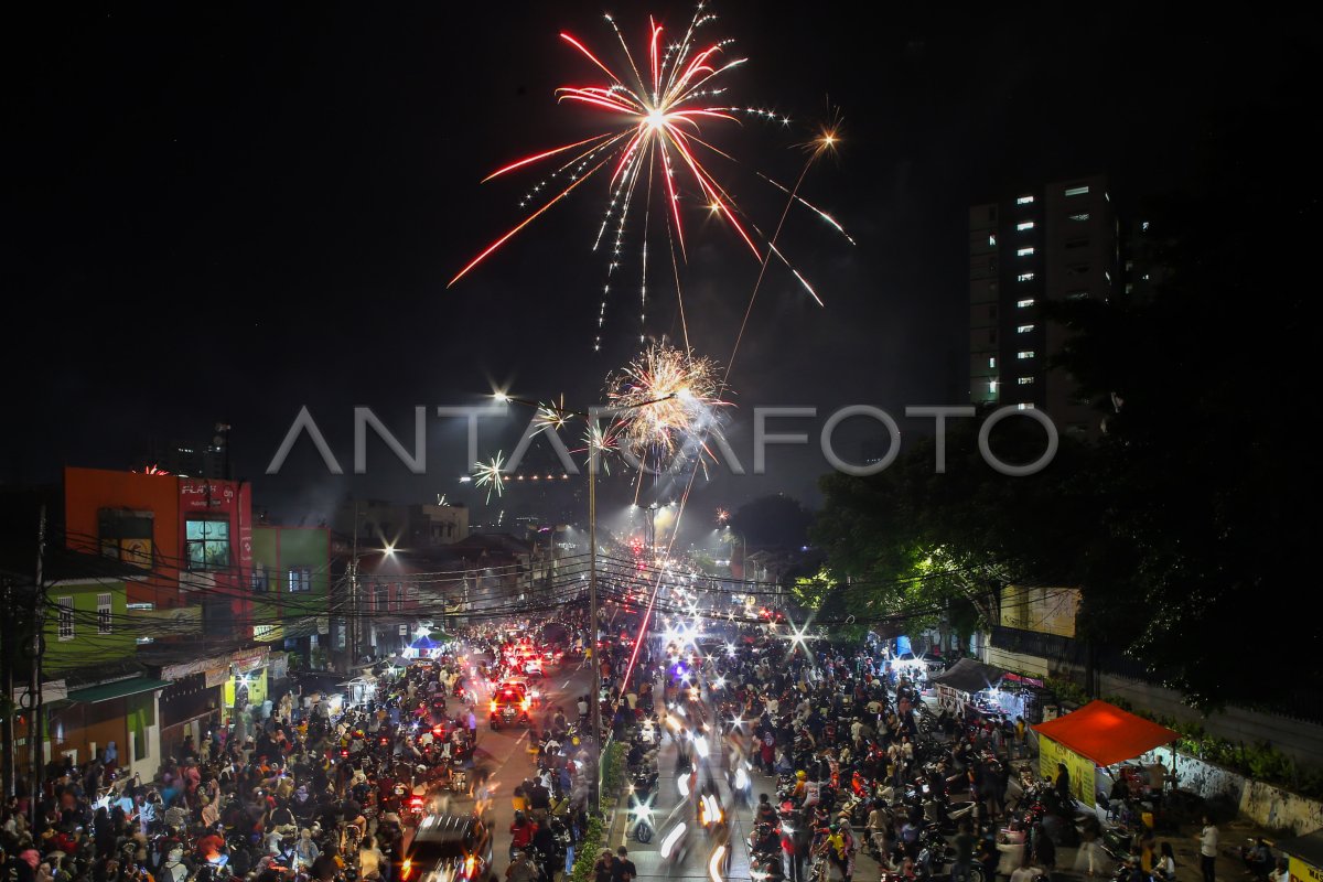 MALAM PERGANTIAN TAHUN DI JAKARTA | ANTARA Foto