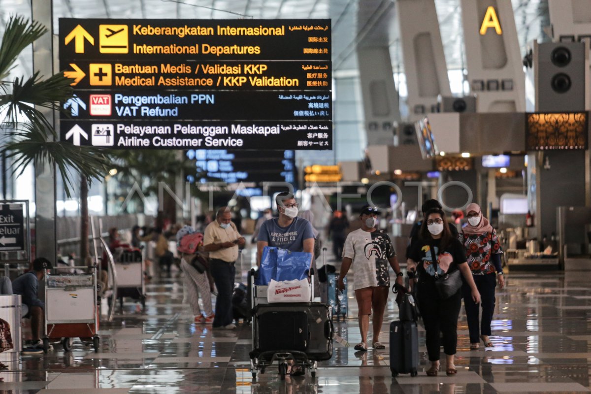 KEDATANGAN INTERNASIONAL 2021 DI BANDARA SOETTA MENURUN | ANTARA Foto