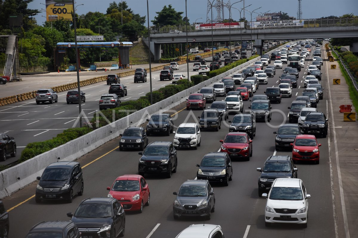 PUNCAK ARUS BALIK LIBUR TAHUN BARU | ANTARA Foto