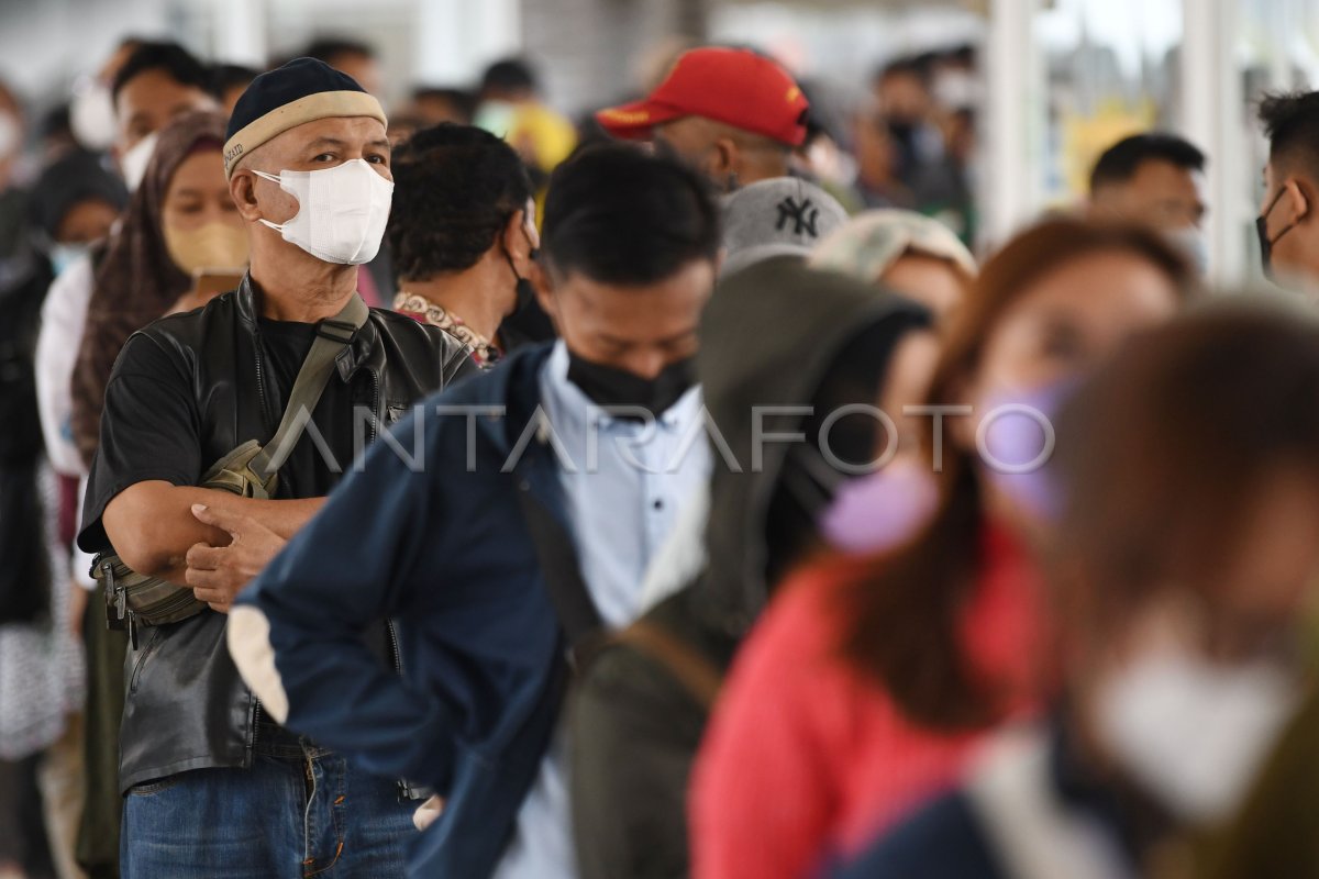 KEPADATAN PENUMPANG KRL SAAT PPKM LEVEL 2 | ANTARA Foto KEPADATAN PENUMPANG KRL SAAT PPKM LEVEL 2 | ANTARA Foto