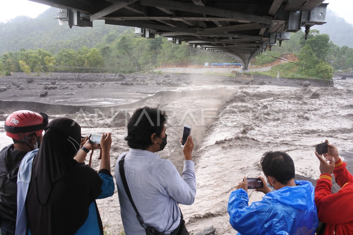 LAHAR HUJAN ERUPSI GUNUNG SEMERU | ANTARA Foto