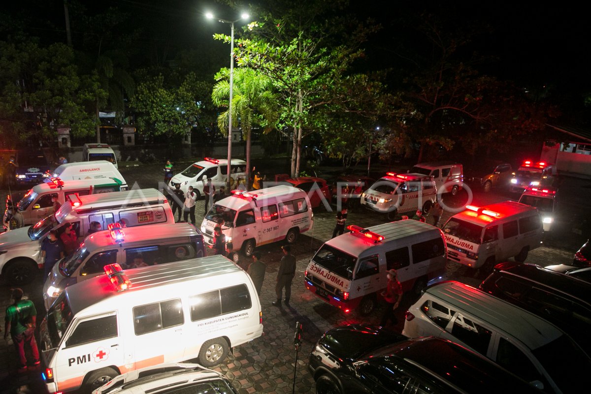 PEMULANGAN 13 JENAZAH KORBAN KECELAKAAN BUS PARIWISATA DI BANTUL ... PEMULANGAN 13 JENAZAH KORBAN KECELAKAAN BUS PARIWISATA DI BANTUL ...