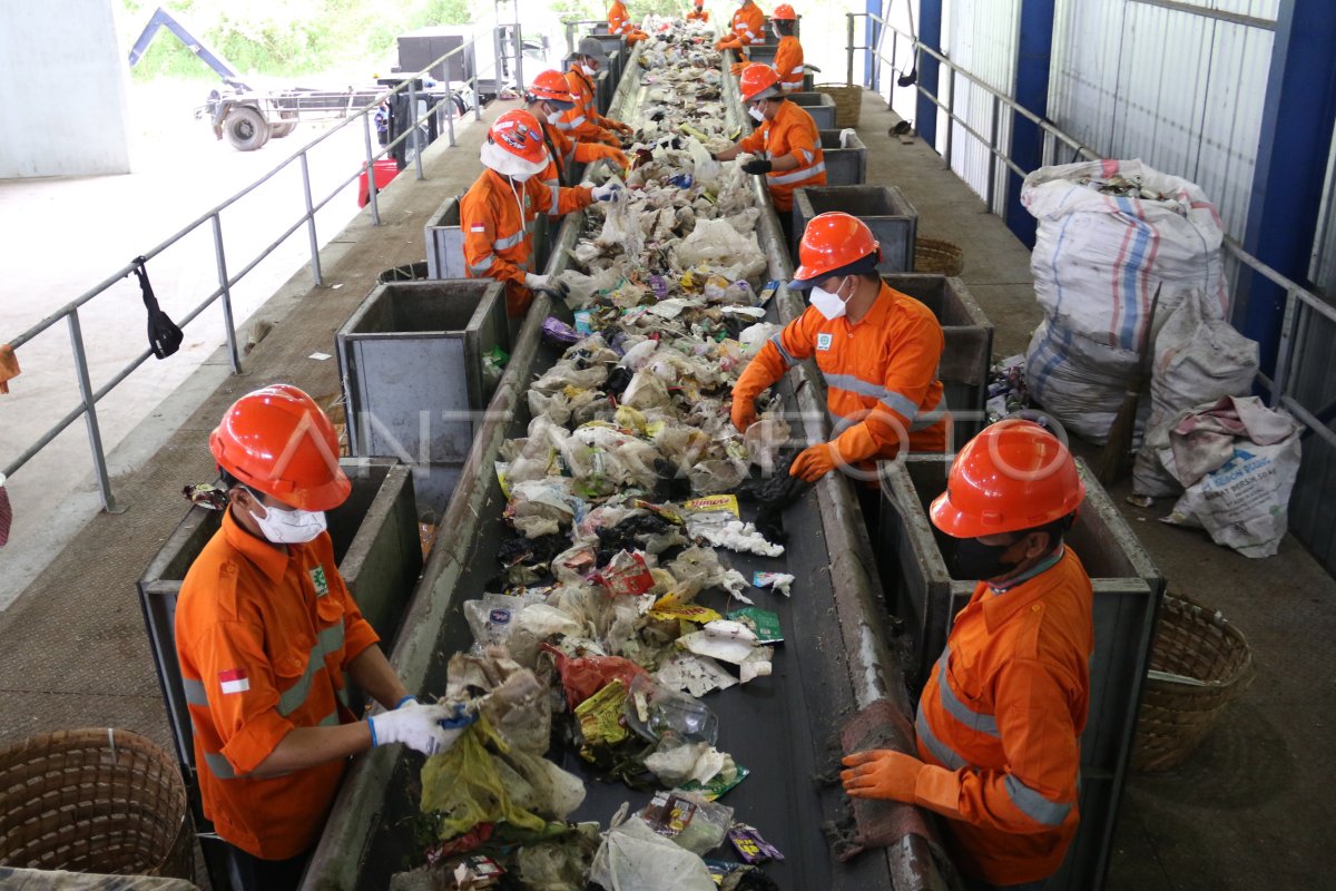 OPTIMALKAN FASILITAS PENGOLAHAN SAMPAH | ANTARA Foto