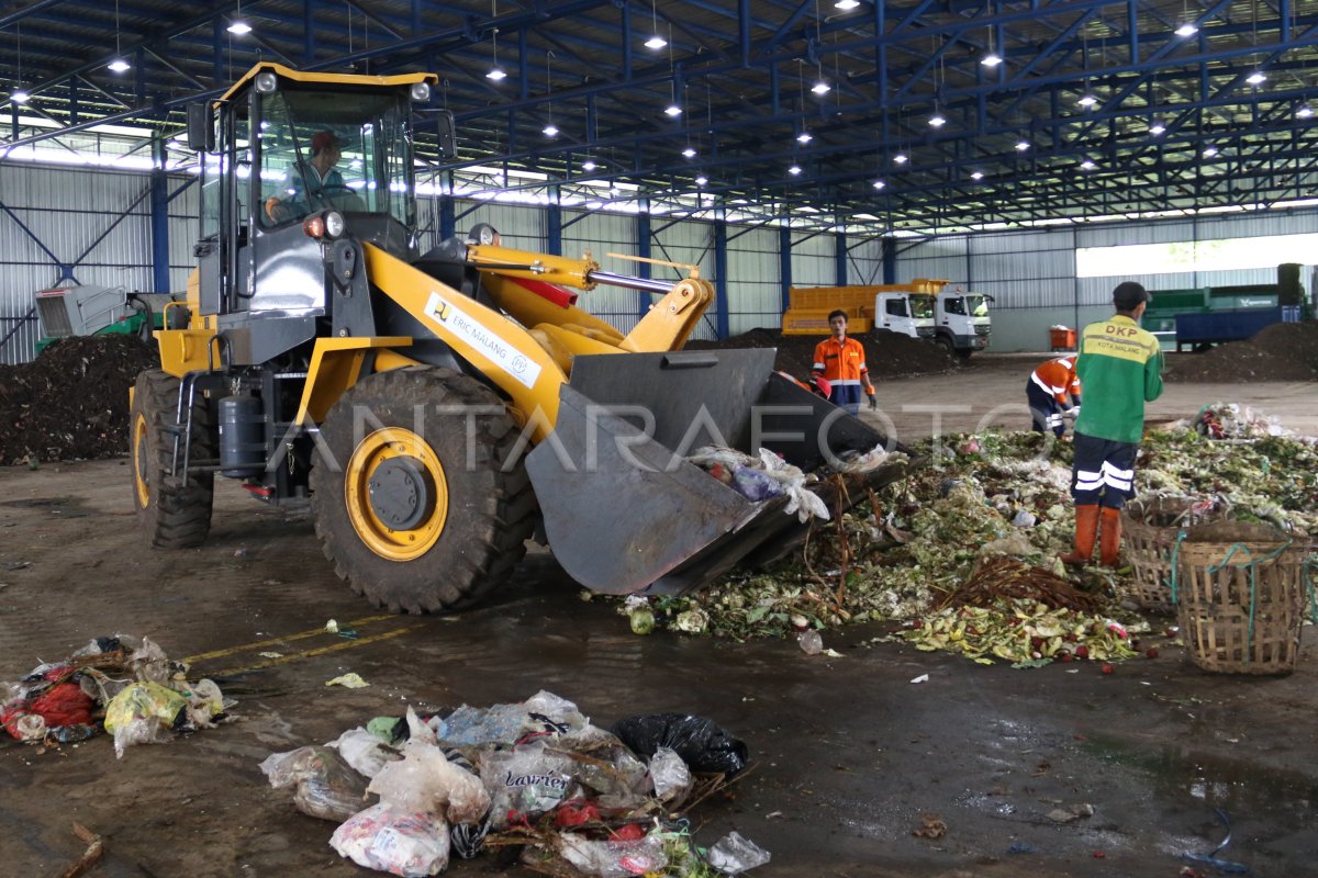 OPTIMALKAN FASILITAS PENGOLAHAN SAMPAH | ANTARA Foto
