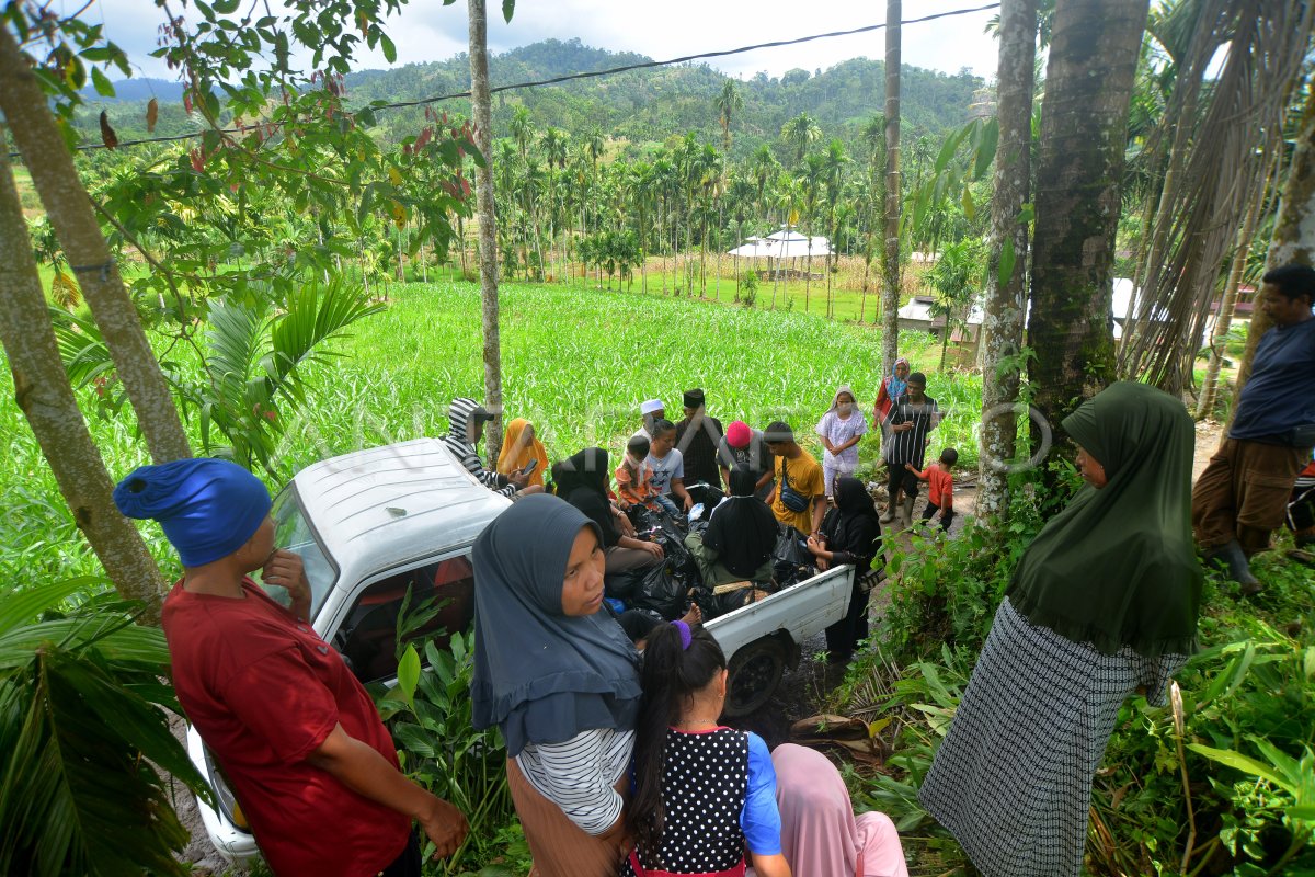 KONDISI KORBAN GEMPA PASAMAN | ANTARA Foto KONDISI KORBAN GEMPA PASAMAN | ANTARA Foto
