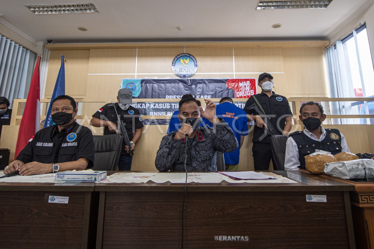 BNN PROVINSI SUMATERA SELATAN GEREBEK GUDANG PENYIMPANAN SABU | ANTARA Foto BNN PROVINSI SUMATERA SELATAN GEREBEK GUDANG PENYIMPANAN SABU | ANTARA Foto