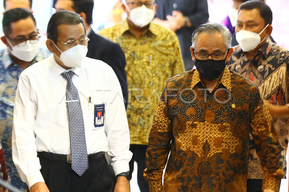 KERJA SAMA BIDANG PENDIDIKAN OJK DAN UB | ANTARA Foto KERJA SAMA BIDANG PENDIDIKAN OJK DAN UB | ANTARA Foto