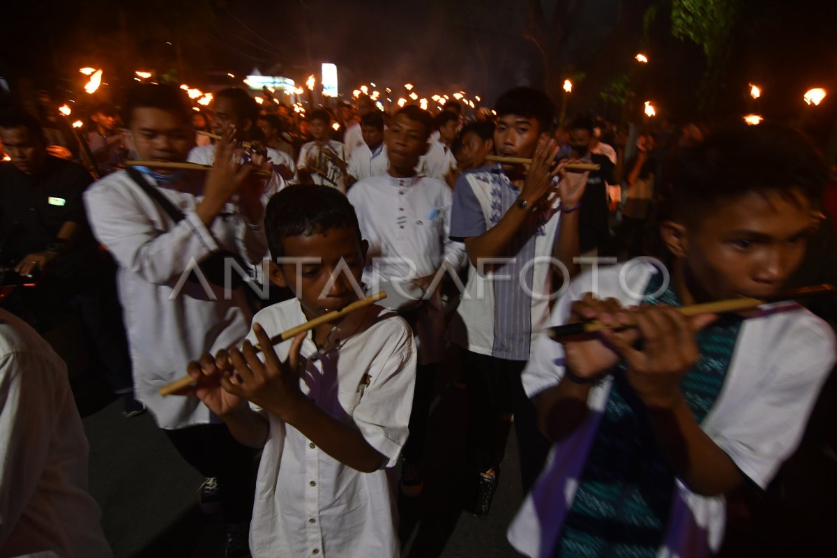 PAWAI OBOR SAMBUT RAMADAN DI PALU | ANTARA Foto PAWAI OBOR SAMBUT RAMADAN DI PALU | ANTARA Foto