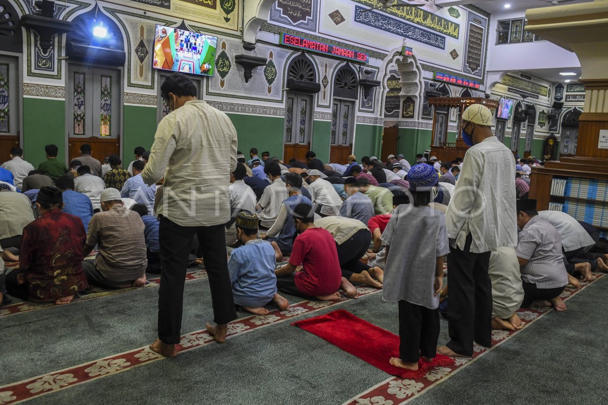 TARAWIH DI MASJID AGUNG AL-AZHAR | ANTARA Foto