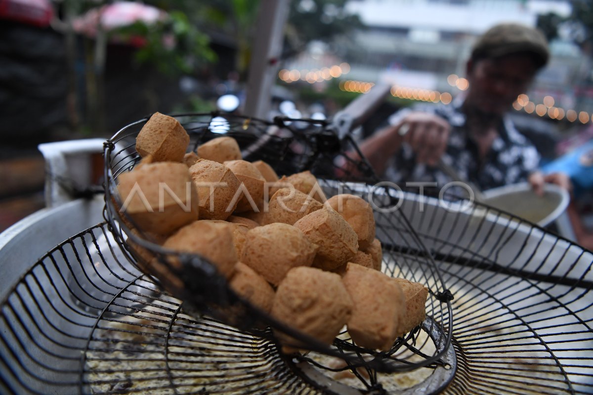 BLT MINYAK GORENG UNTUK MASYARAKAT | ANTARA Foto