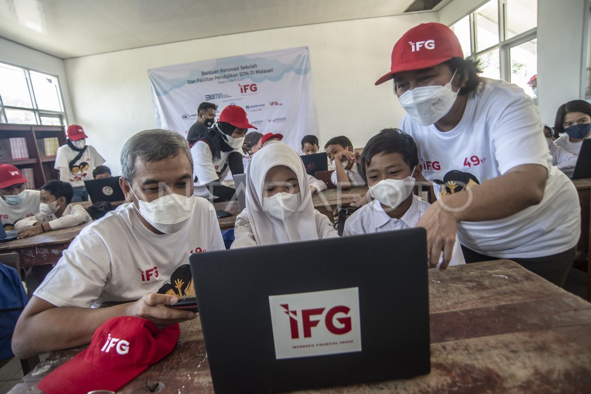 IFG BERIKAN BANTUAN FASILITAS PENDIDIKAN | ANTARA Foto