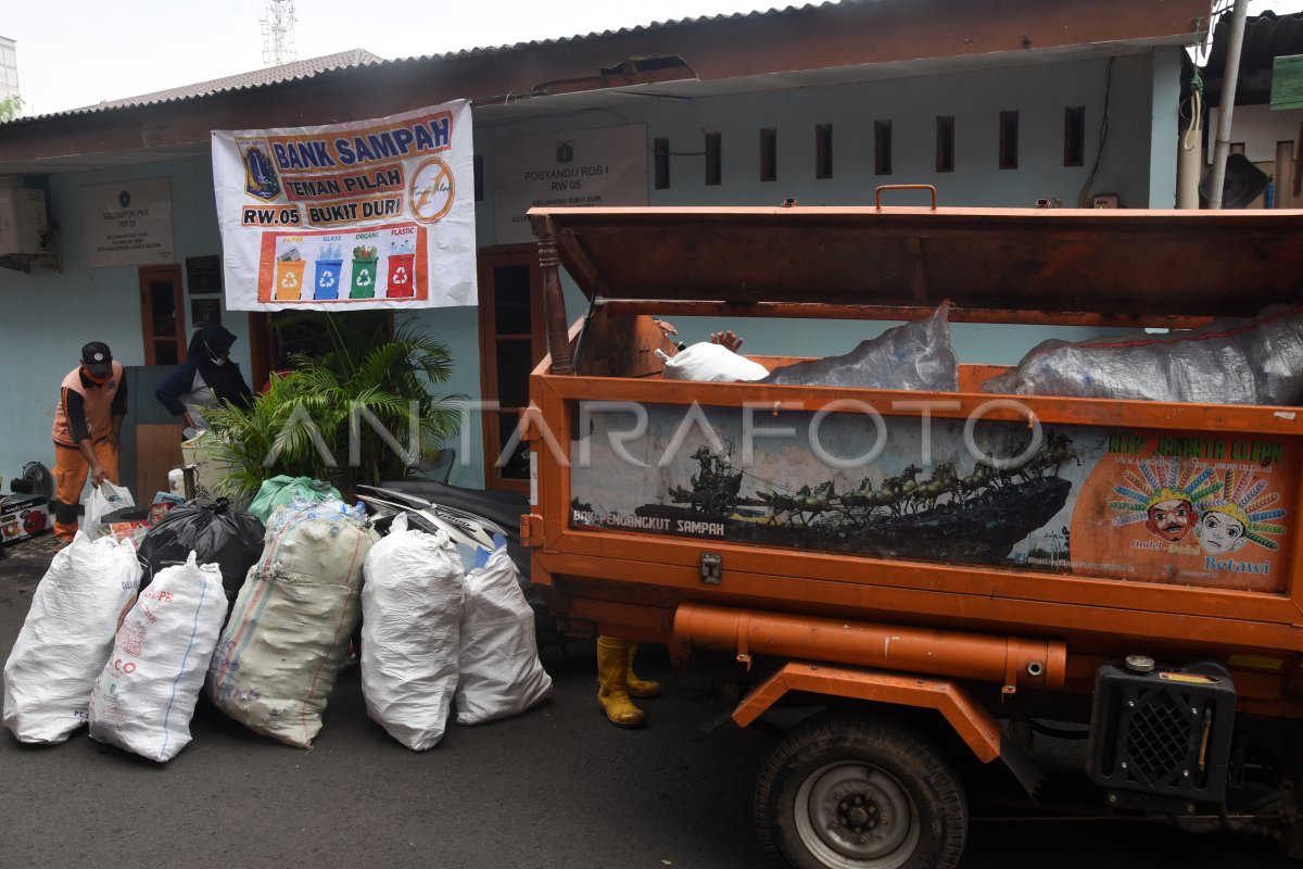 PENGELOLAAN BANK SAMPAH DI JAKARTA | ANTARA Foto